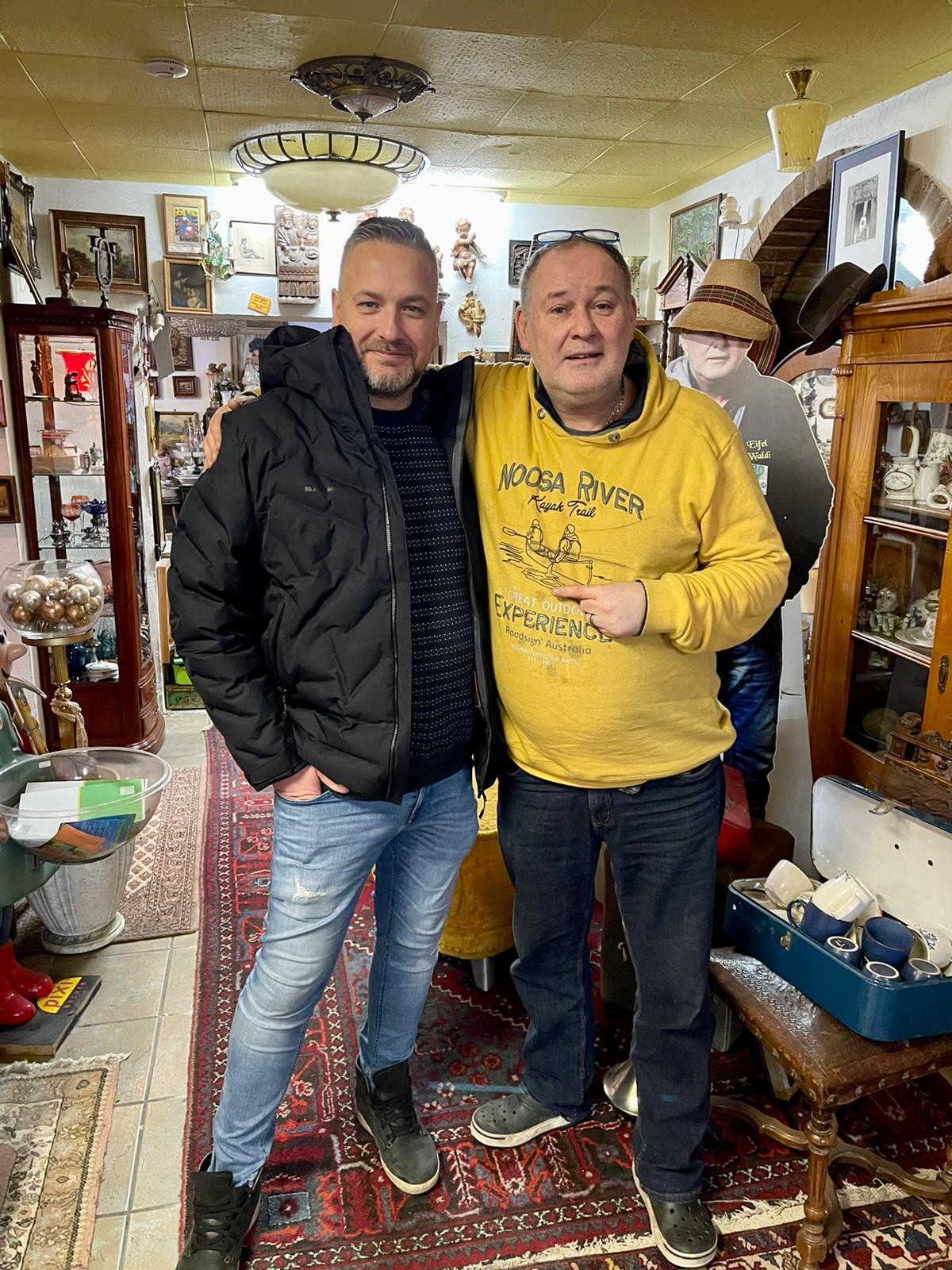 Walter Lehnertz und Gabor Schmidt übergeben Holländer an Museum Schloss ...